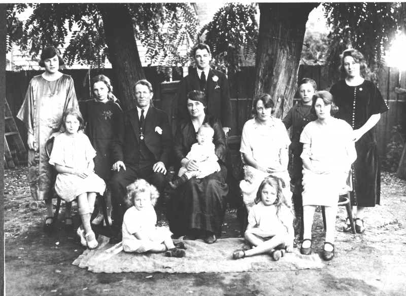 Saunders Family c. 1924 Source Lorna Palmer | Violet Town Photograph ...